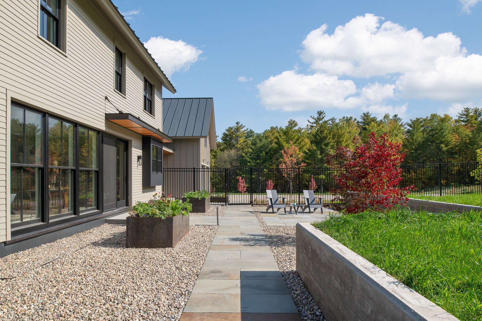 13+ Fantastic Front Yard Patio Ideas for an Inviting Outdoor Space – La ...