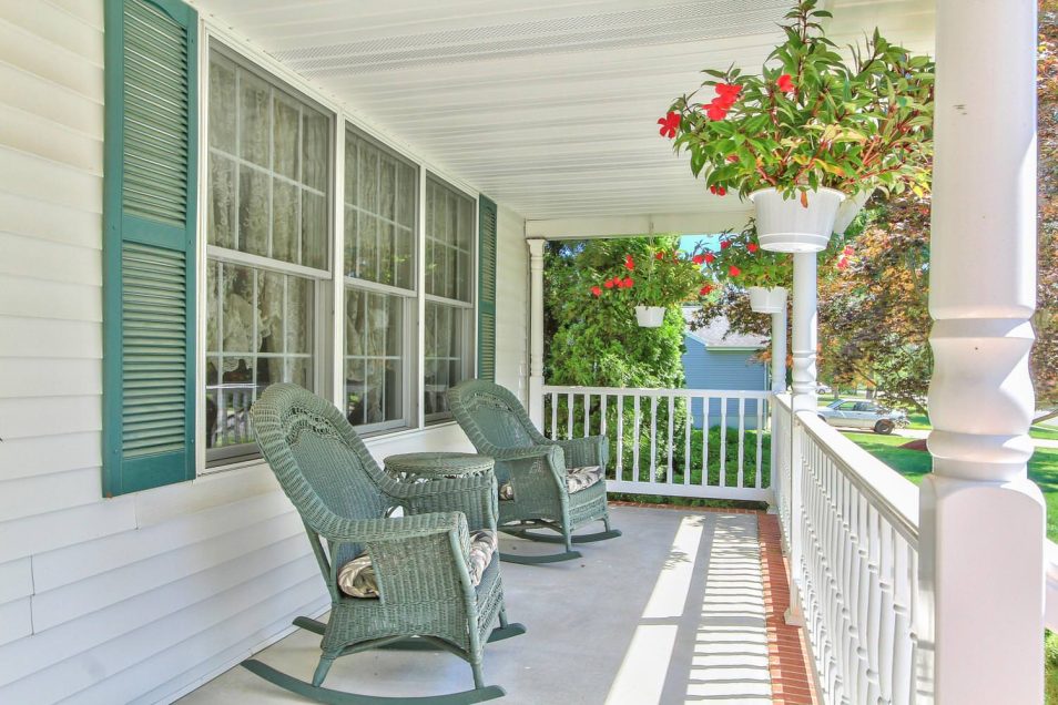 15 Ideas to Making Plain Concrete Front Porch Look More Attractive – La ...