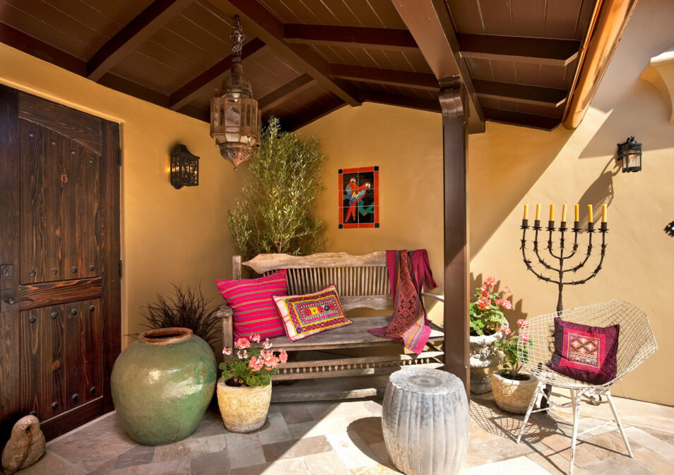 17 Pretty and Comfortable Front Porch Seating to Make the Most of the ...