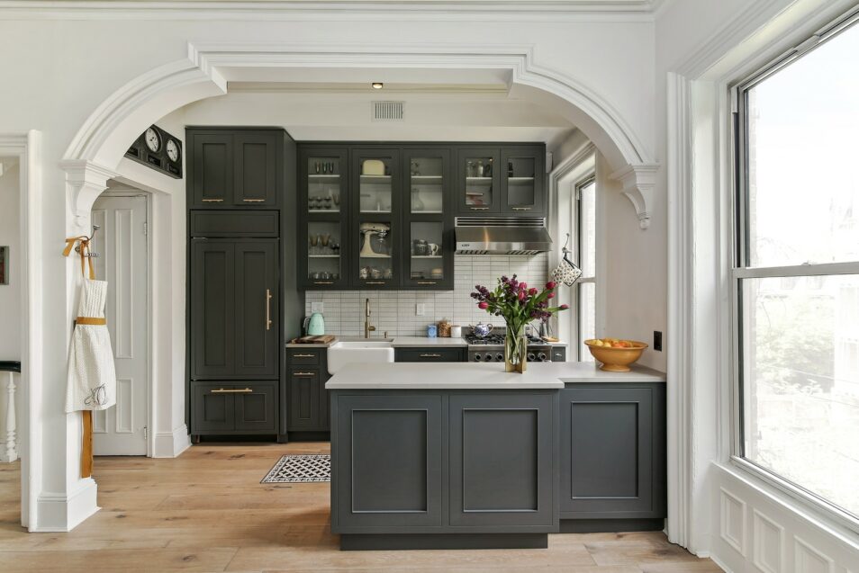 12 Best Charcoal Kitchen Cabinets to Create a Sophisticated Look – La ...