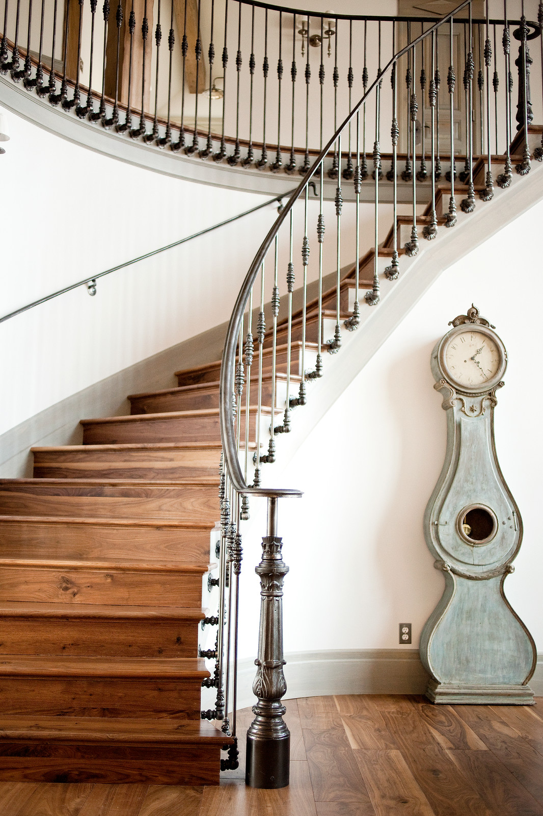 17 Elegant Designs of Half Wall Stair Railing to Provide Extra ...